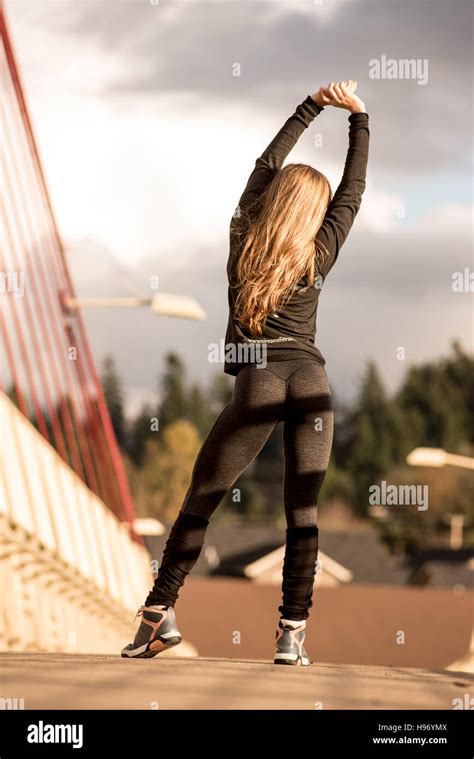 Girl In Yoga Pants Telegraph