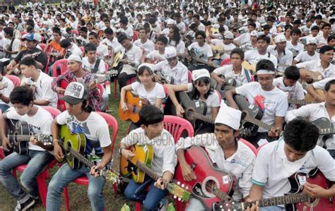 Largest Guitar Ensemble Ibr
