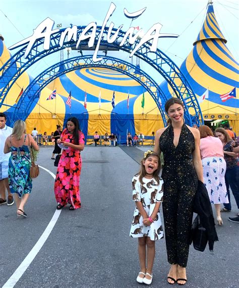 Foto Grazi Massafera E A Filha Sofia Passearam Na Companhia De Caio