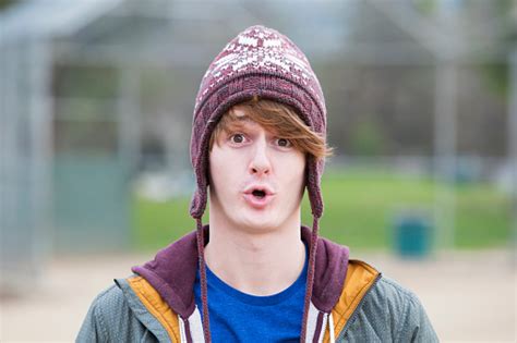 Photo Libre De Droit De Portrait Dun Jeune Homme Avec Un Chapeau Banque