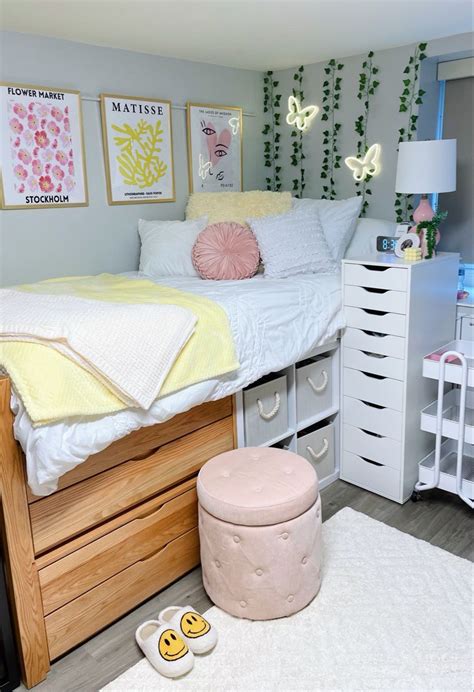 Ultimate List Of Dorm Room Essentials All Freshman Need College Dorm