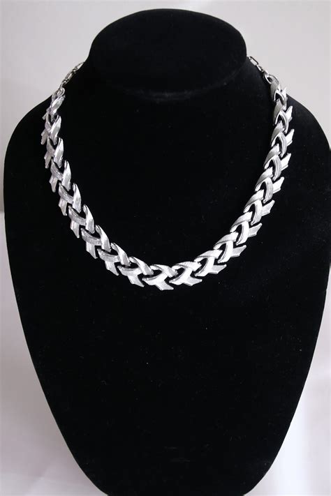 Vintage 1950s Signed Lisner Silver Tone Textures X Style Link Choker