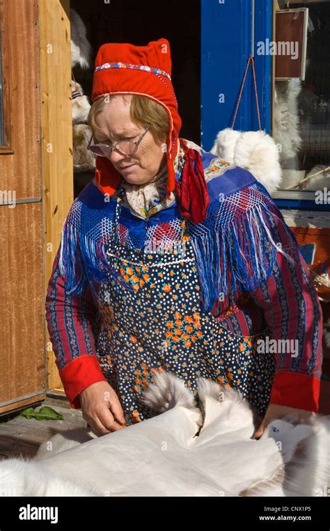 Sami Woman Costume Banque De Photographies Et Dimages à Haute