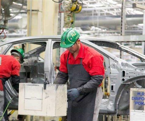 La Industria Automotriz Busca Proveedores