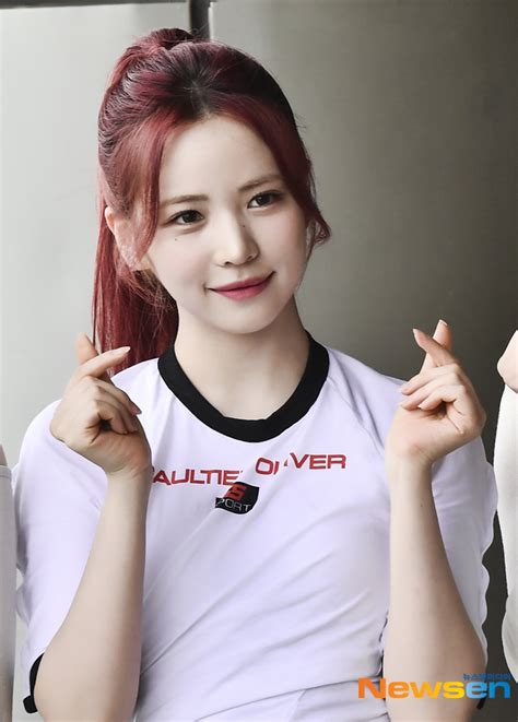니쥬 Niziu 마야 예쁨이 넘쳐 흘러넘치네~ 포토엔hd 손에 잡히는 뉴스 눈에 보이는 뉴스 뉴스엔