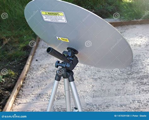 Plato Convertido De Cocinar Solar Del Espejo Parab Lico De La Antena