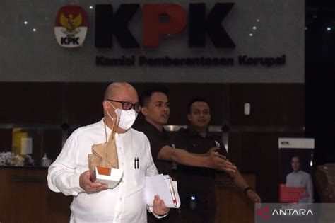 Kpk Periksa Dirut Taspen Antonius Kosasih Soal Investasi Rp1 Triilun