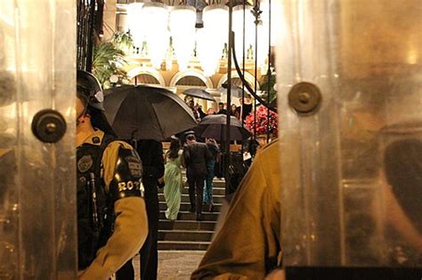 PR Protestos marcam casamento da deputada Maria Victoria Política