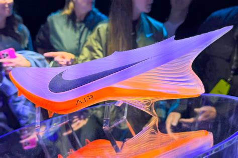 Nike с помощью ИИ разработала коллекцию кроссовок A.I.R. для ...