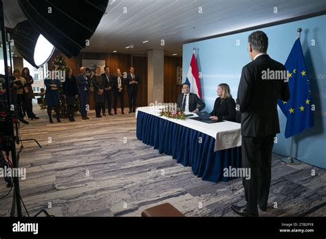 The Hague Geoffrey Van Leeuwen And Liesje Schreinemacher During The Transfer At The Ministry
