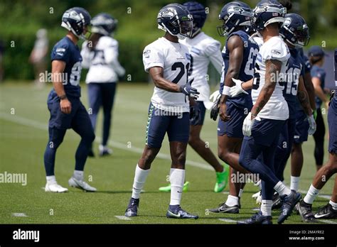 Seattle Seahawks Cornerback Artie Burns Center Talks With Teammates