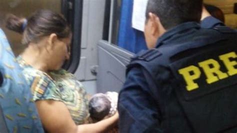 Mulher Entra Em Trabalho De Parto E Tem Filha Dentro De ônibus No