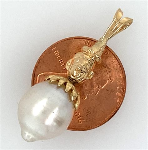 Clown Strike North Baroque South Sea Pearl Pendant With Chain In