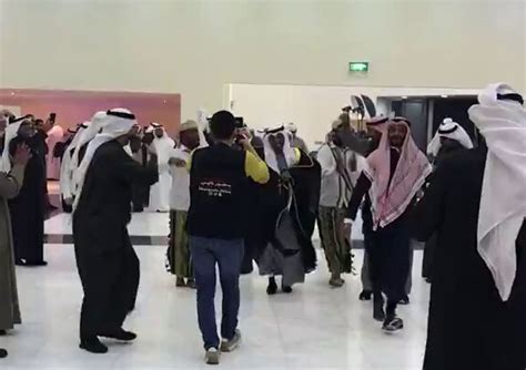 فيديو يوثق فرحة عريس في ليلة زفافه ينتشر على وسائل التواصل الاجتماعي