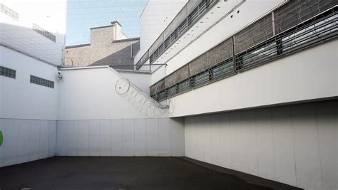 Handys Sex Und Fluchtpläne Basler Gefängnis Angestellte In U Haft