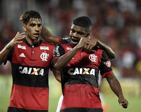 A Base Vem Forte Flamengo Vence O Bangu E Encaminha Vaga Na Semifinal