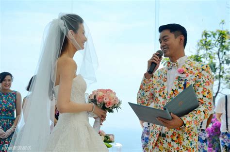 「斧頭幫」陳國坤峇里島娶黃伊汶 求婚4次終抱美人歸 娛樂星光雲 Ettoday東森新聞雲
