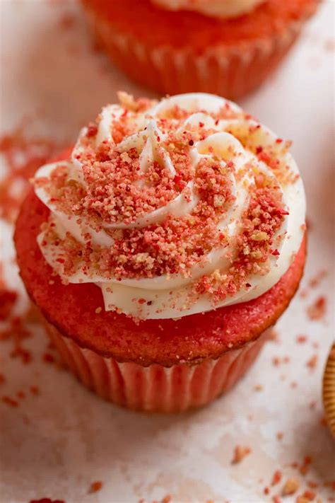 Strawberry Crunch Cupcakes Lemons And Zest