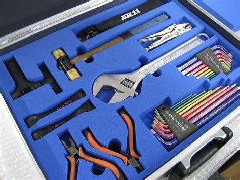 オリジナル工具ケース スポンジゴム加工品の設計製作なら株式会社北陸カラーフォーム