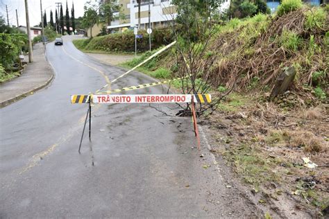 Em Veranópolis Trecho Da Estrada Para Nossa Senhora Das Dores Está Em
