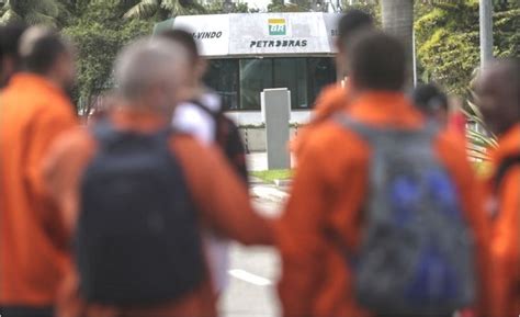 Após dois anos de imposições Petrobrás sinaliza que vai negociar banco