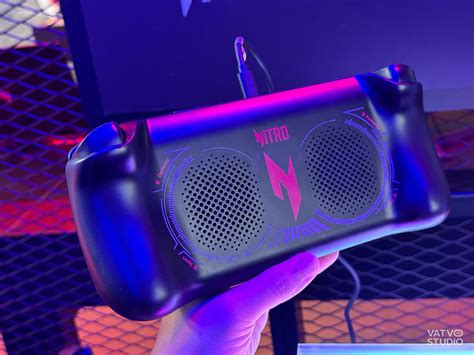 Trên tay Acer Nitro Blaze Gaming Handheld đầu tiên của Acer
