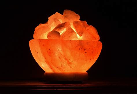 10 Benefits of Himalayan Salt Lamps and How They Help Sleep