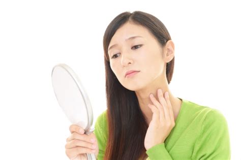 首のシワ取りにニベアクリームが効果的な理由とおすすめの体操3選 かいろはす｜札幌市厚別区ひばりが丘駅近く整体＆カイロプラクティックで女性に人気♪