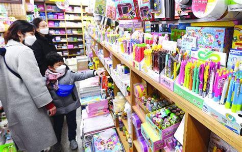 [포토] 새 학기 앞두고 학용품 사려는 발길 네이트 뉴스