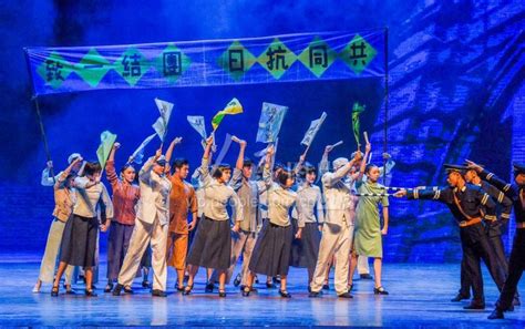 南宁：上演大型原创音乐剧《烽火·冼星海》 人民图片网