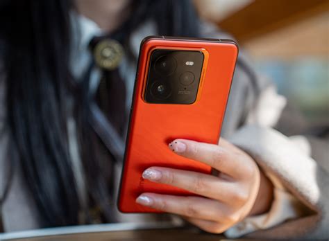 Новый флагманский смартфон Realme GT7 Pro продемонстрирован на фото в ...