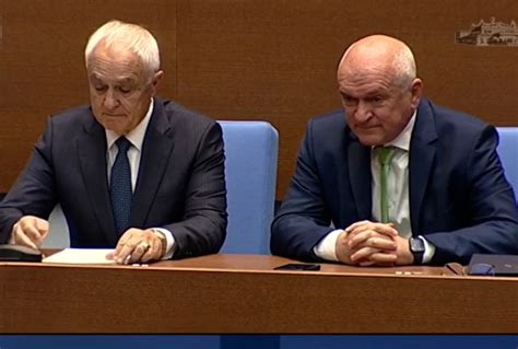 ПИК Tv Жега в парламента преди гласуването на проектокабинета на ГЕРБ НА ЖИВО Информационна