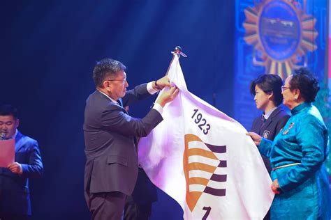 Нэгдүгээр сургуулийг Сүхбаатарын одонгоор шагналаа