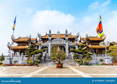 Sapa Vietnam Mar 14 2019 Le Temple Sur La Montagne Fansipan Pointe
