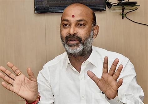 In Midnight Drama Police Detain Bandi Sanjay On Way To Munugode The
