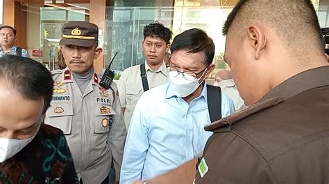 Jalani Sidang Putusan Johnny G Plate Masuki Ruang Sidang Dengan