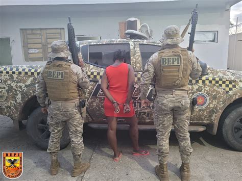 Polícia Militar Prende Mulher Que Transportava 12 Tabletes De Maconha