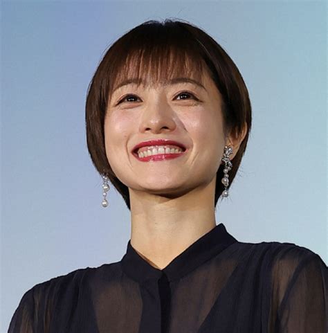 38岁石原里美官宣二胎出生喜讯，荣升四口之家，开心表示将休产假腾讯新闻