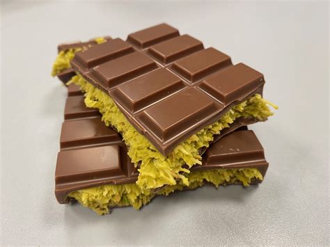 Pistache Kunafa Chocolate Bar De Chocolage