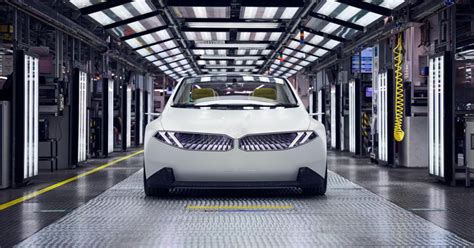 Bmw Neue Klasse più vicina al via la preparazione delle linee di