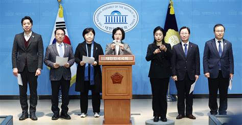 민주당 “김용현 계엄날 오찬서 ‘탱크로 밀어버려 취지 발언”