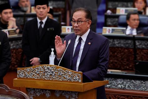 Anwar Ketuai Ahli Parlimen Angkat Sumpah