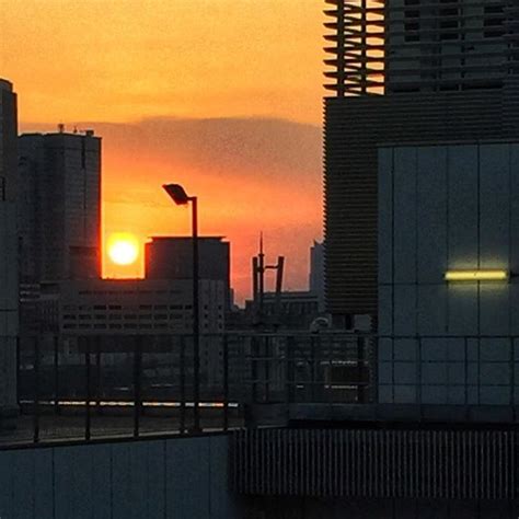 Sunset Through Building 昨夜から今朝にかけてすごい雨風でしたねー 画像は先日初めて行ったギンザシックスの