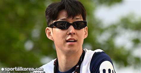 생애 첫 우승 손흥민 이런 모습 처음이야 퍼레이드서 선글라스 착용→다시 한번 트로피 번쩍