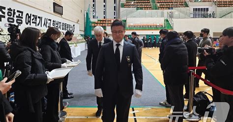 제주항공·모회사 애경그룹 합동분향소 찾아 긴 묵념
