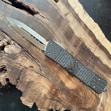 Microtech Combat Troodon De Carbon Fiber Top Bronze Apocalyptic
