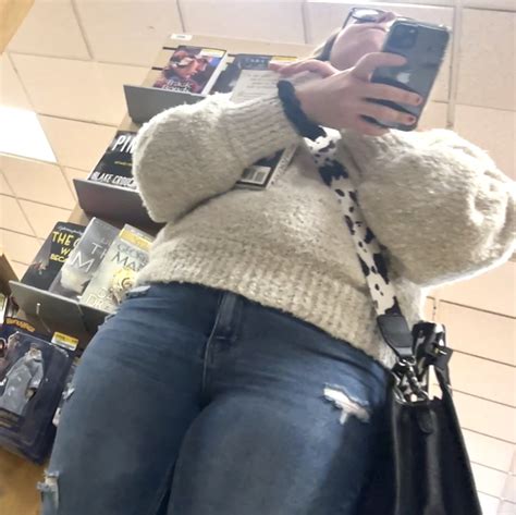 Thicky Latina In Jeans At The Book Store 📕 🍑 Tight Jeans Forum