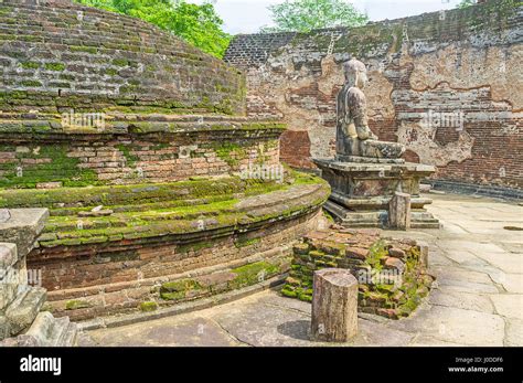 The Walk Around The Ancient Brick Stupa In Vatadage At Dalada Maluwa