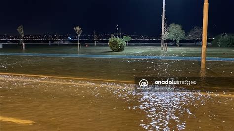 İzmirde Deniz Taştı Sokaklar Su Altında Kaldı