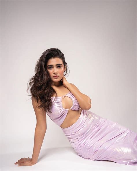 Shalini Pandey Cleavage Show In One Piece Side Cut Dress Raises Heat